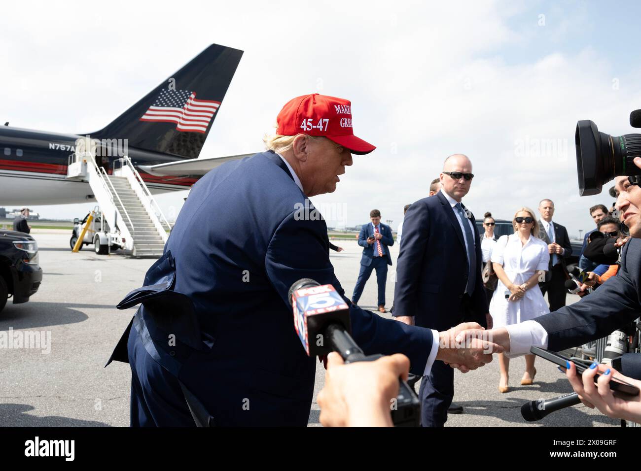 Atlanta, Georgia, USA. 10th Apr, 2024. Wearing his signature red ...