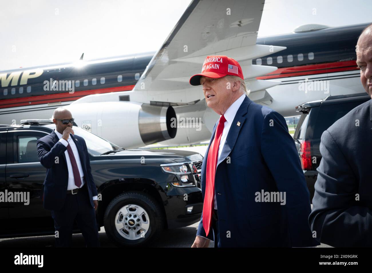 Atlanta, Georgia, USA. 10th Apr, 2024. Wearing his signature red ...