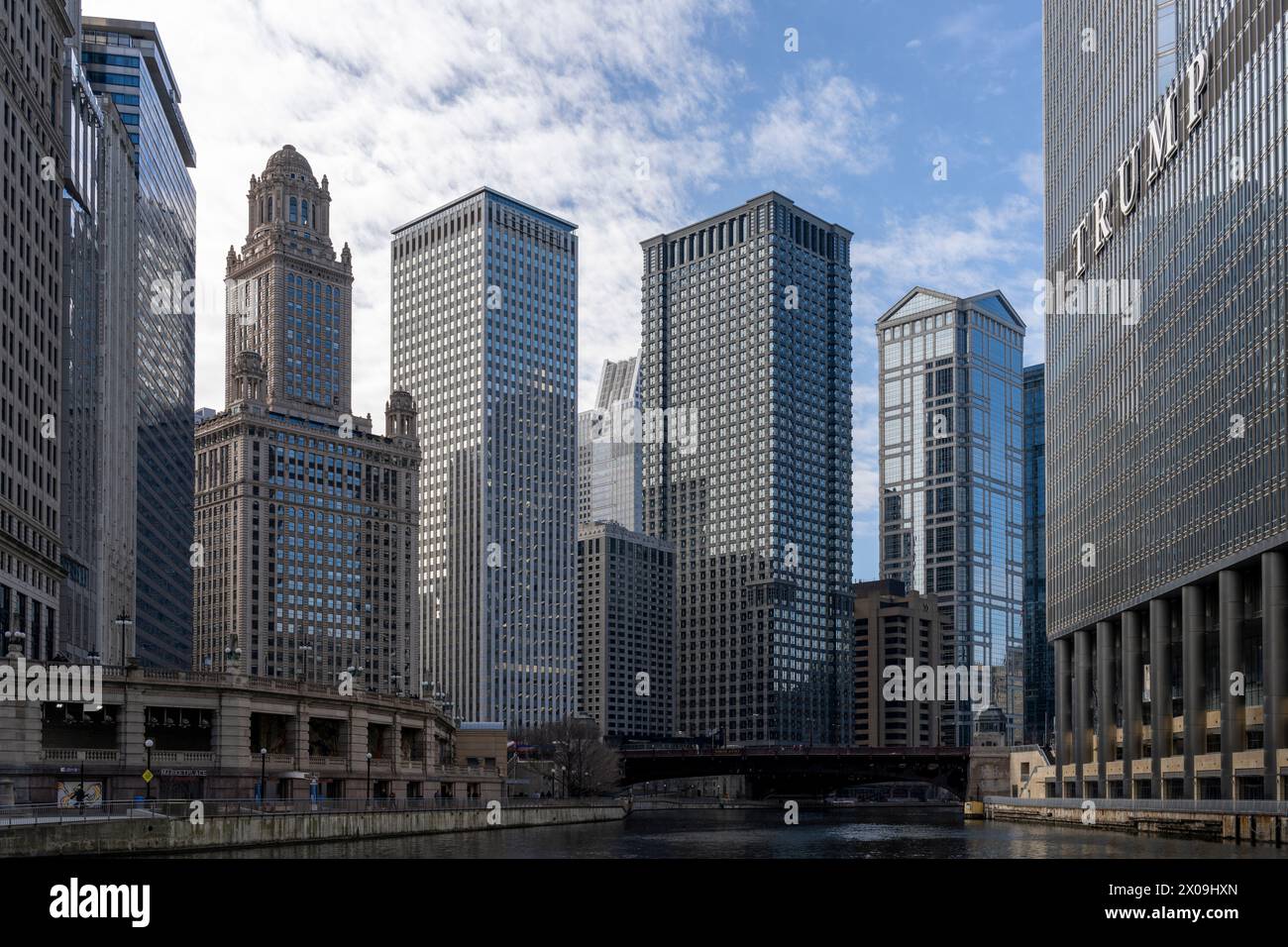 Skyscrapers reflection in loop hi-res stock photography and images - Alamy