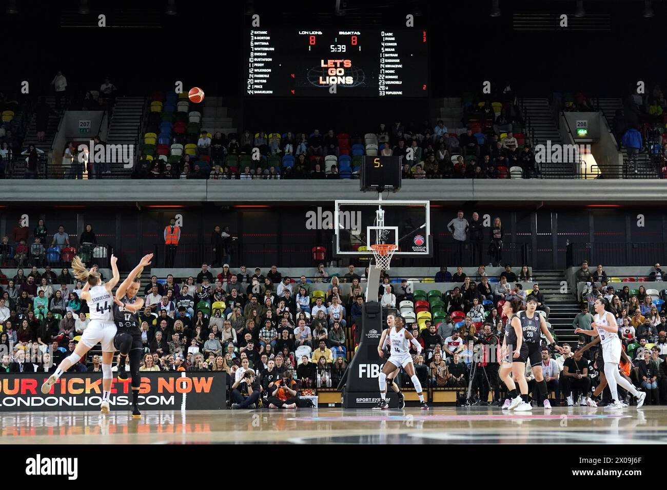 A general view of the action as London Lions' Karlie Samuelson (left ...