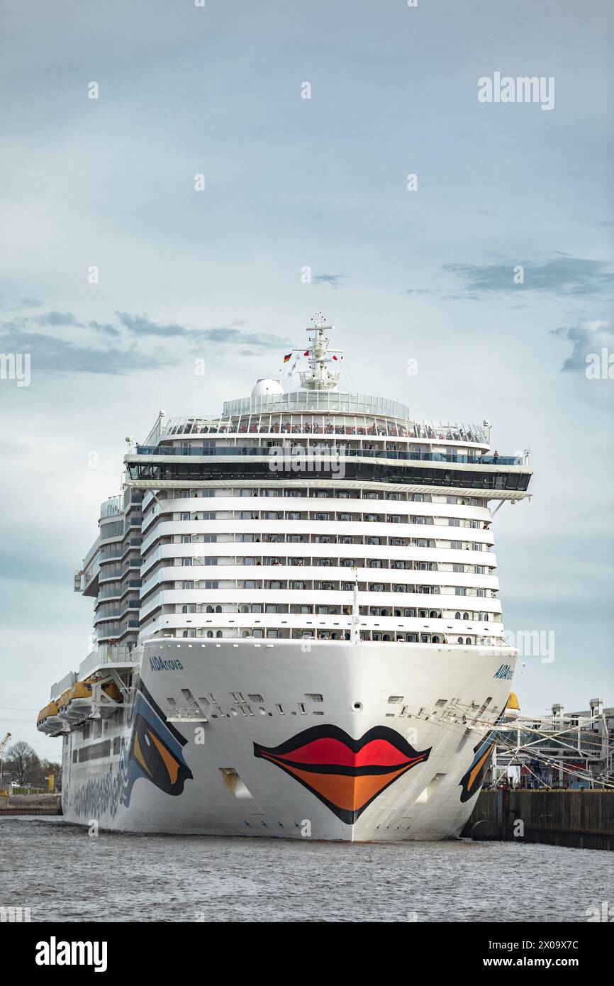 Aida Kreuzfahrtschiff Kreuzfahrtschiff Aida Nova im Hafen von Hamburg ...