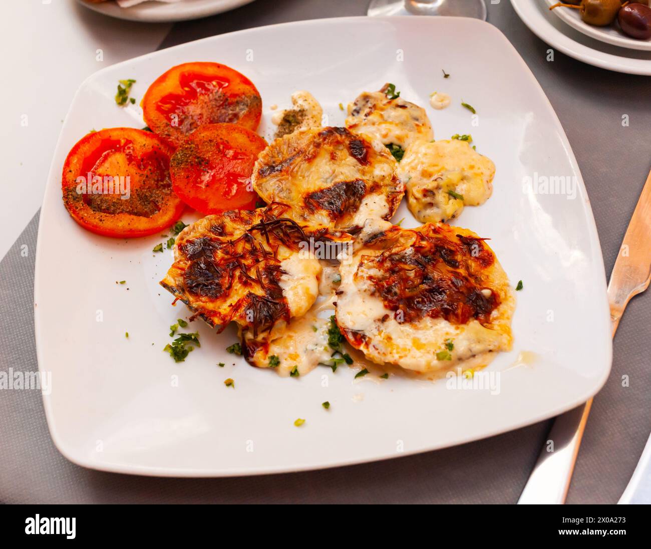 Ocean scallop stuffing on half shell Stock Photo - Alamy