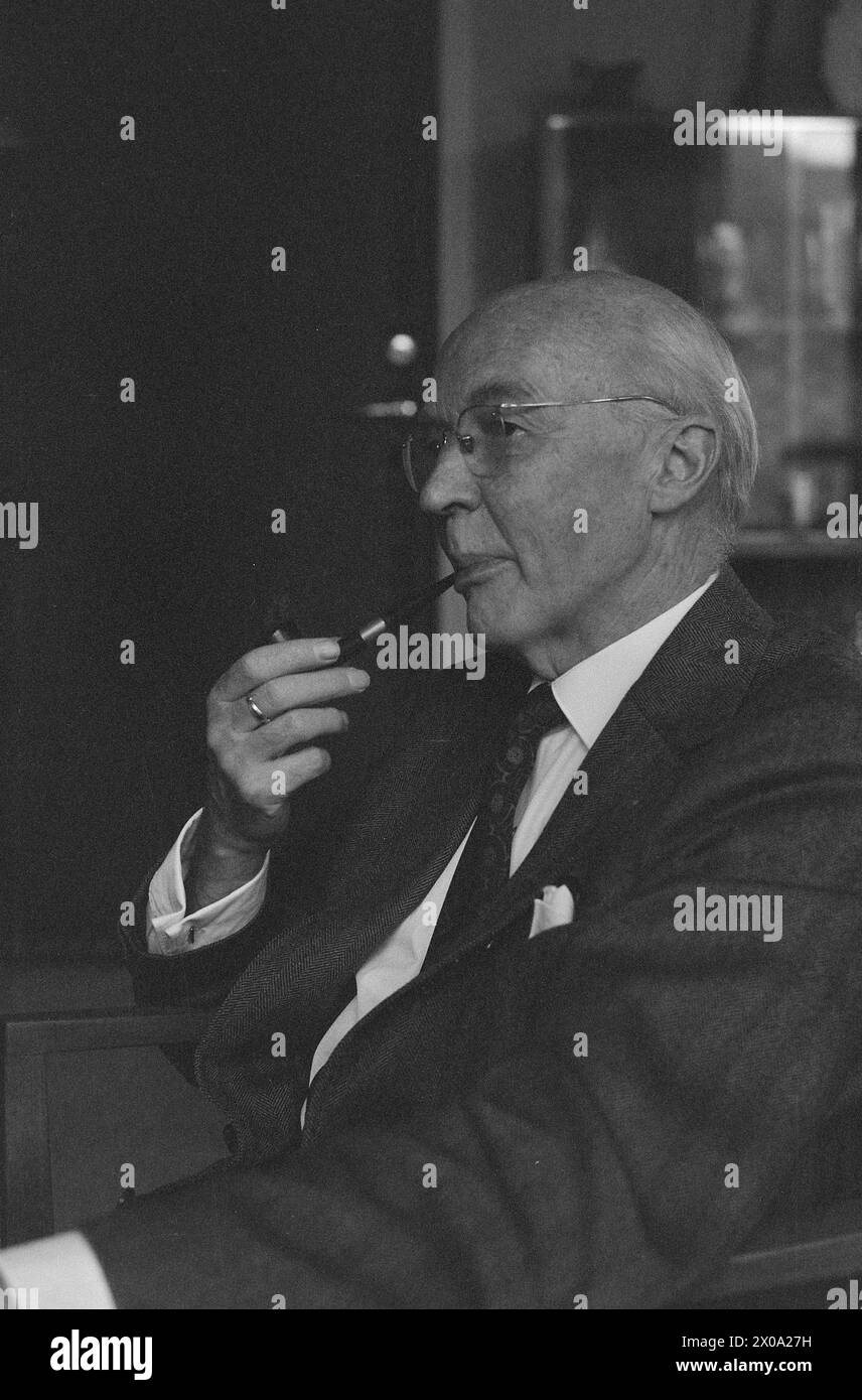 Aktuell 38-6-1973 : SkandalebyggetDet private initiativ i Bergen har reist et gigantbygg til 60 ...