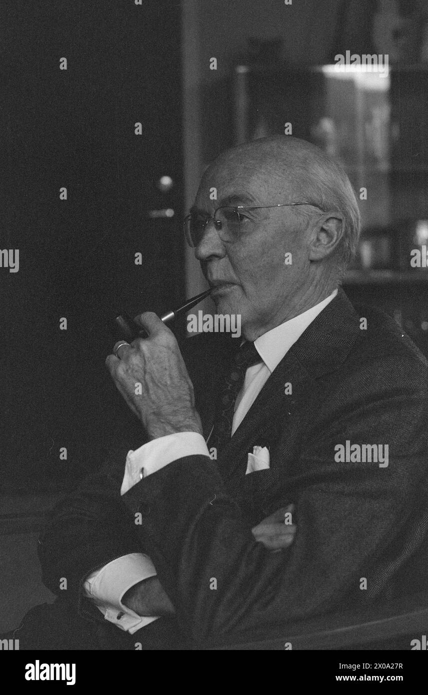 Aktuell 38-6-1973 : SkandalebyggetDet private initiativ i Bergen har reist et gigantbygg til 60 ...