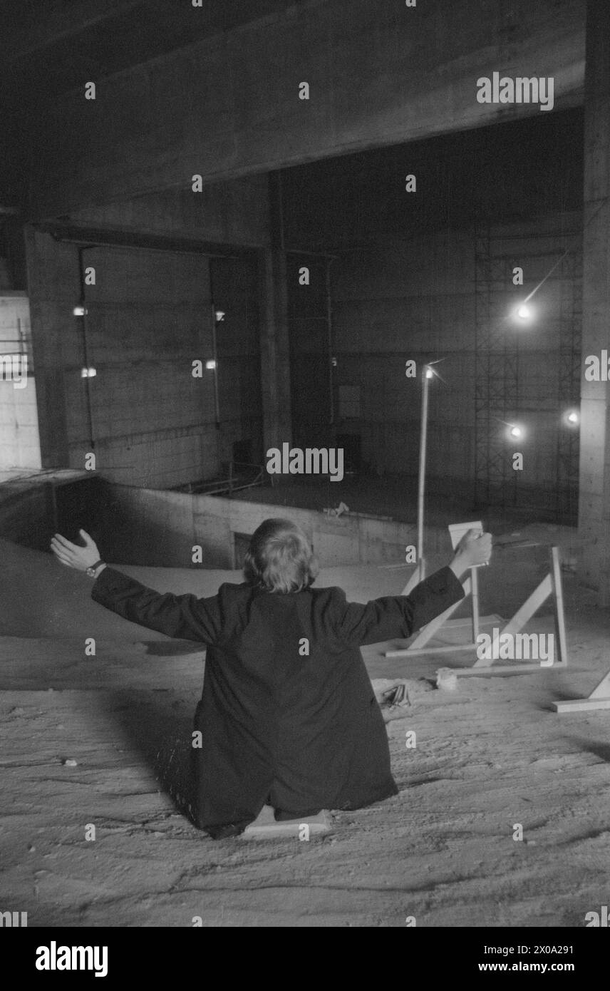 Aktuell 38-6-1973 : SkandalebyggetDet private initiativ i Bergen har reist et gigantbygg til 60 ...