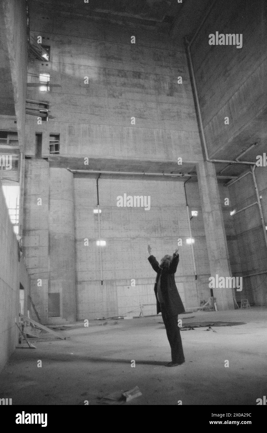 Aktuell 38-6-1973 : SkandalebyggetDet private initiativ i Bergen har reist et gigantbygg til 60 ...