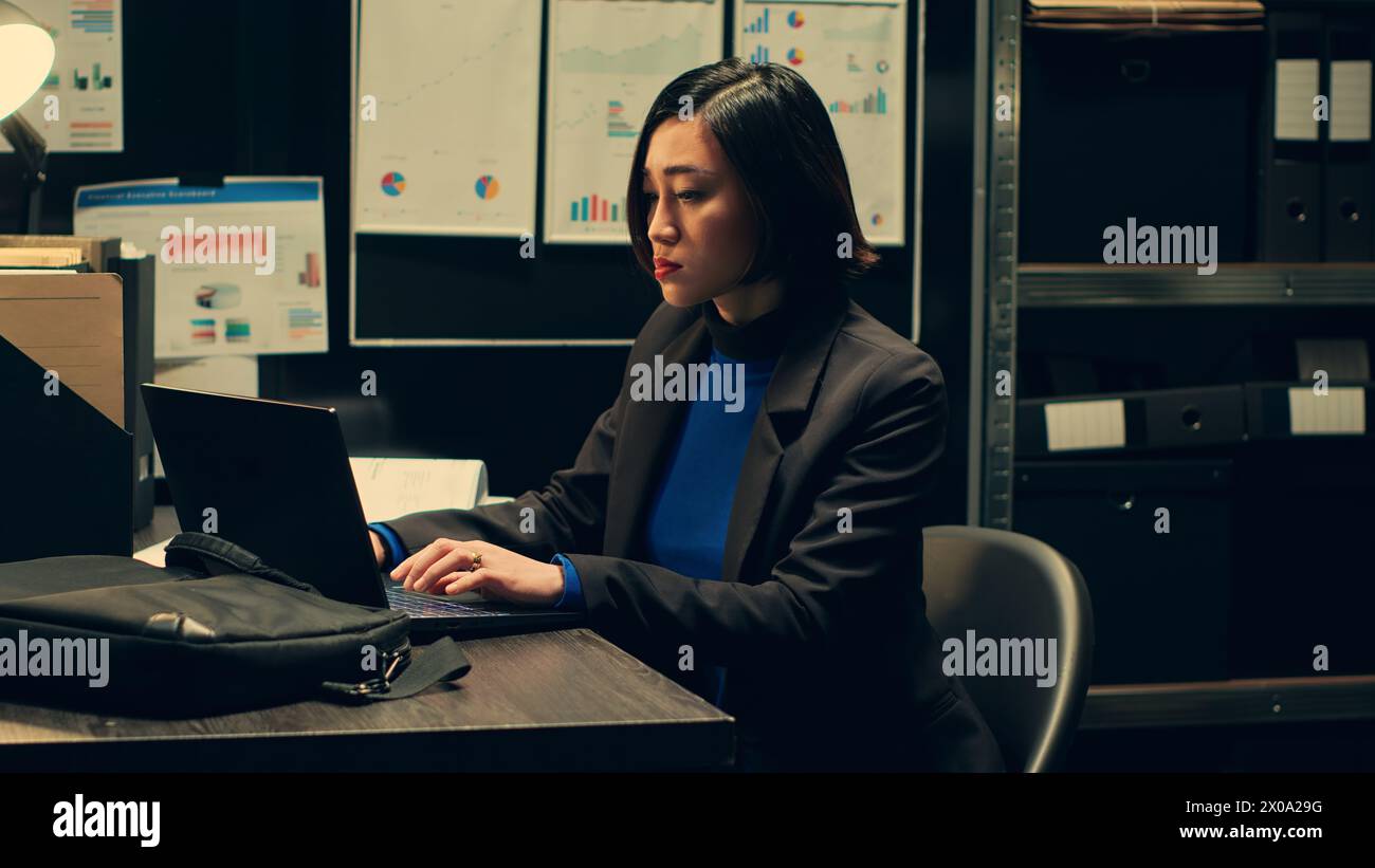 Forensic expertise detective camera hi-res stock photography and images ...