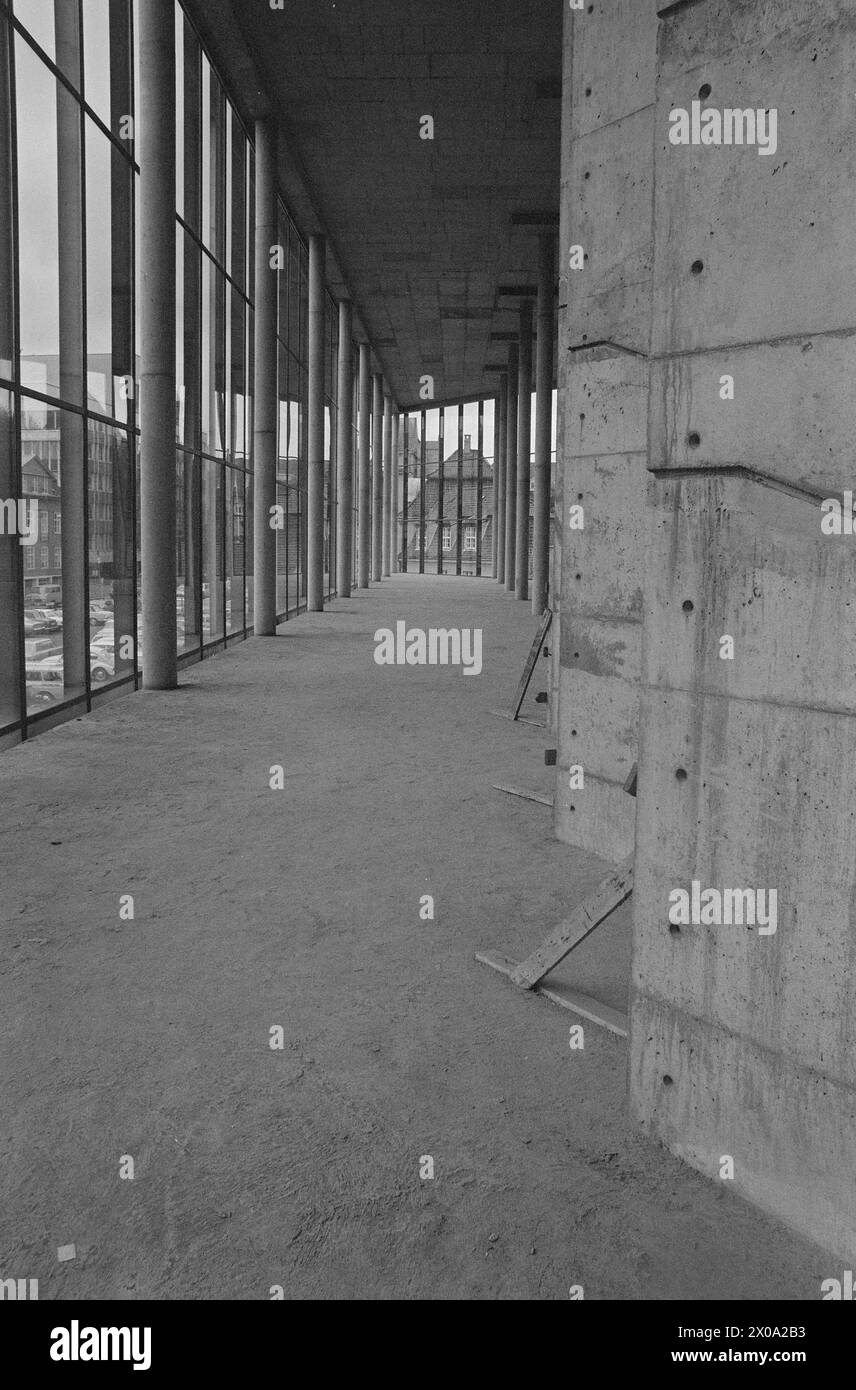 Aktuell 38-6-1973 : SkandalebyggetDet private initiativ i Bergen har reist et gigantbygg til 60 ...