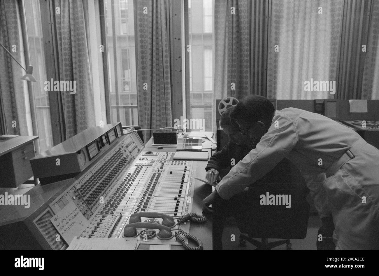 Aktuell 38-6-1973 : SkandalebyggetDet private initiativ i Bergen har reist et gigantbygg til 60 ...