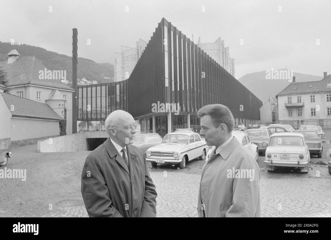 Aktuell 38-6-1973 : SkandalebyggetDet private initiativ i Bergen har reist et gigantbygg til 60 ...