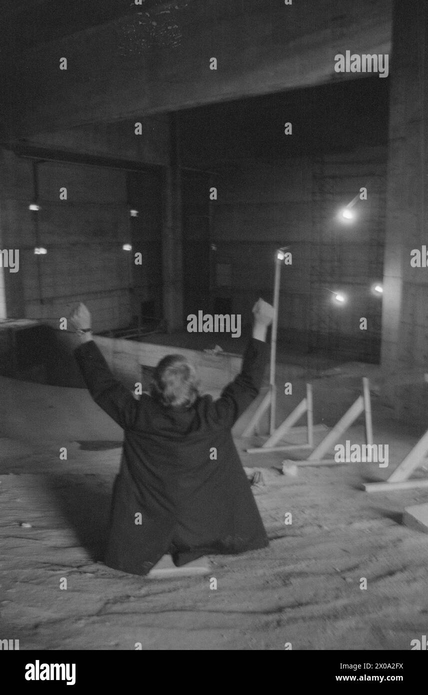 Aktuell 38-6-1973 : SkandalebyggetDet private initiativ i Bergen har reist et gigantbygg til 60 ...