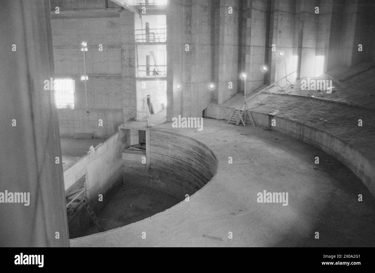 Aktuell 38-6-1973 : SkandalebyggetDet private initiativ i Bergen har reist et gigantbygg til 60 ...