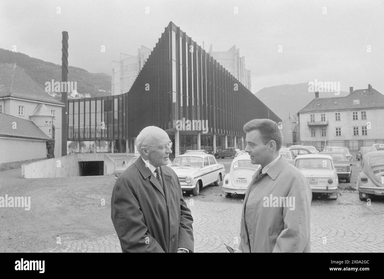 Aktuell 38-6-1973 : SkandalebyggetDet private initiativ i Bergen har reist et gigantbygg til 60 ...