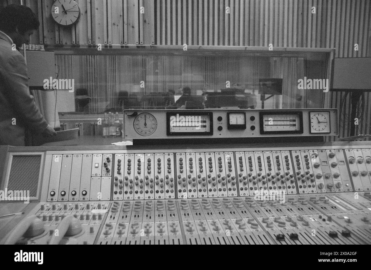 Aktuell 38-6-1973 : SkandalebyggetDet private initiativ i Bergen har reist et gigantbygg til 60 ...