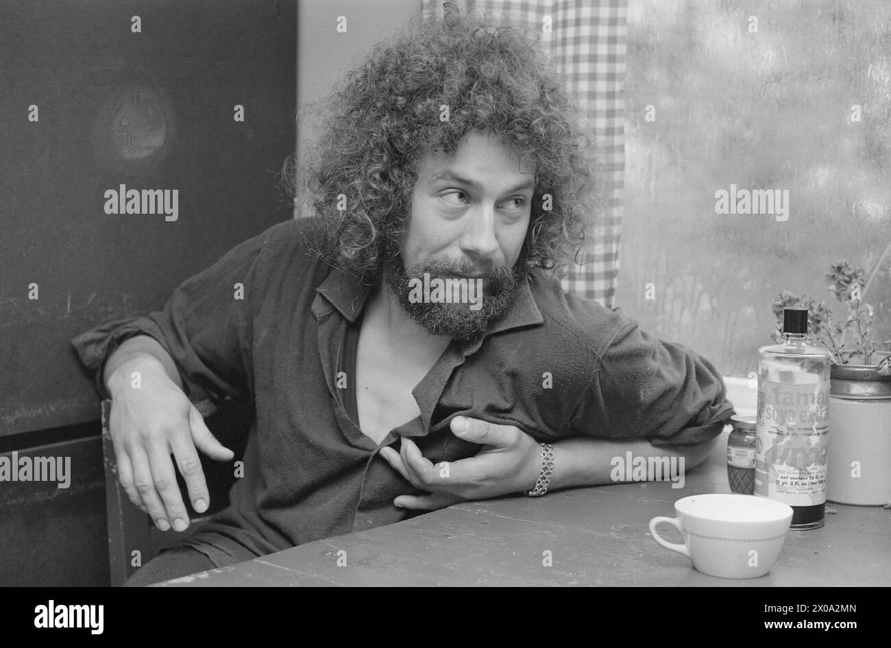 Aktuell 39-1-1973 : Pussycat'en som ble bondeFor noen år siden levde han et liv som populær ...