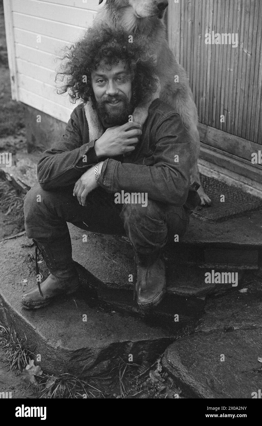 Aktuell 39-1-1973 : Pussycat'en som ble bondeFor noen år siden levde han et liv som populær ...