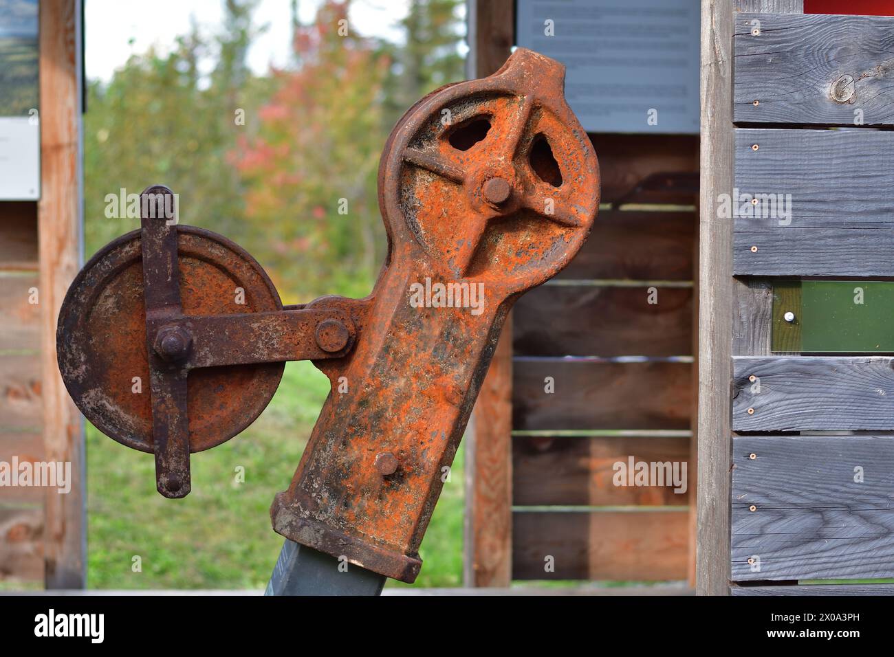 Vintage pulley hi-res stock photography and images - Alamy