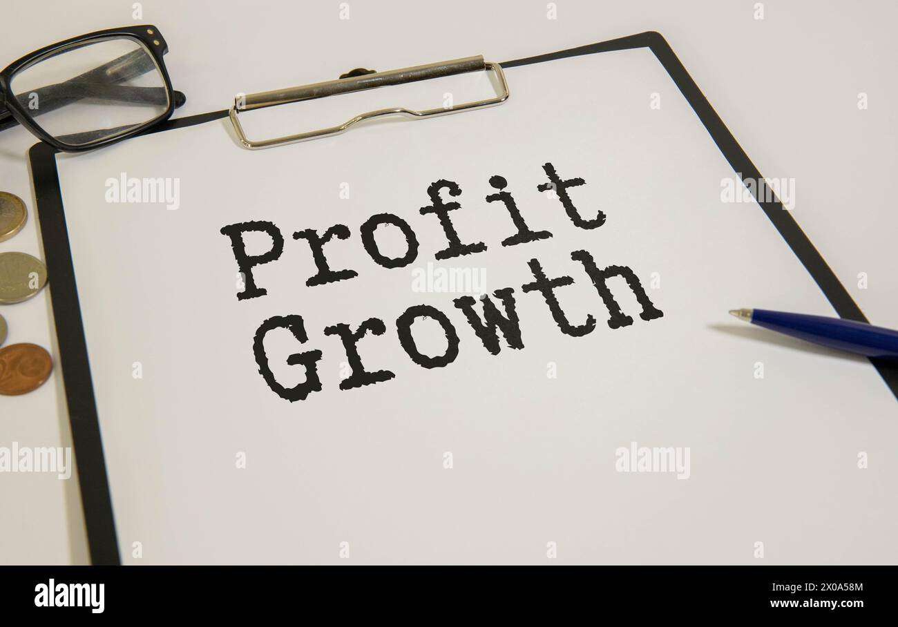PROFIT GROWTH text sign in a card placed on pink background Stock Photo ...