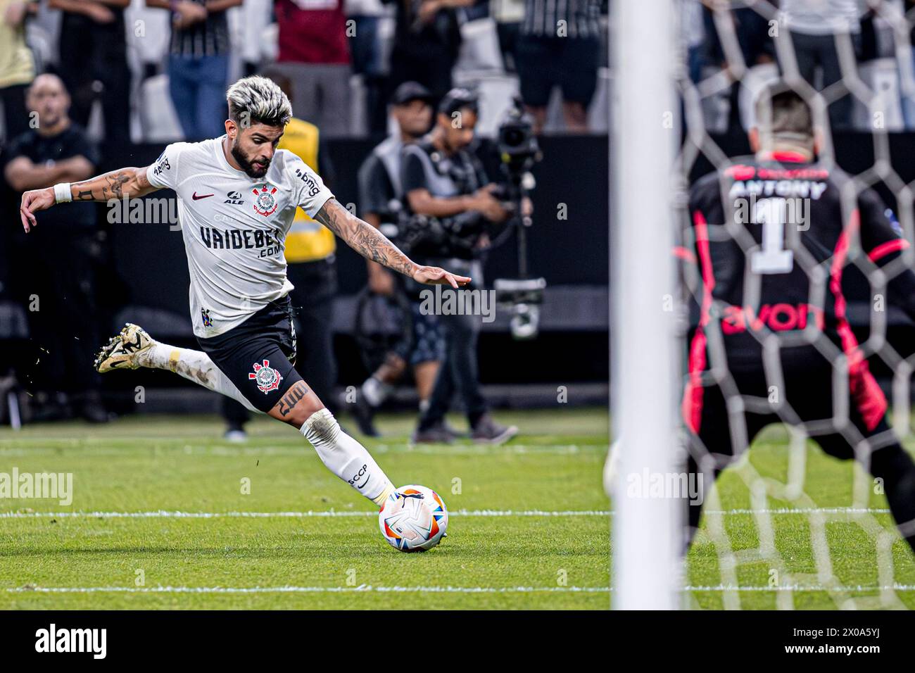 Sao Paulo, Brazil. 9th Apr, 2024. Yuri Alberto of Corinthians in action ...