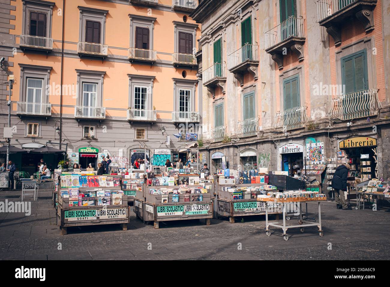 Bookstores on the streets of naples hi-res stock photography and images ...
