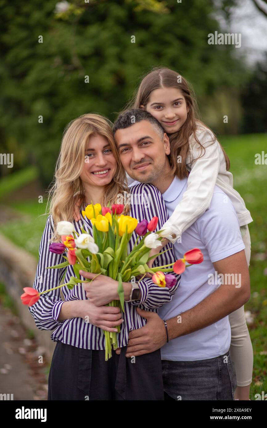 Happy family hugging hi-res stock photography and images - Alamy