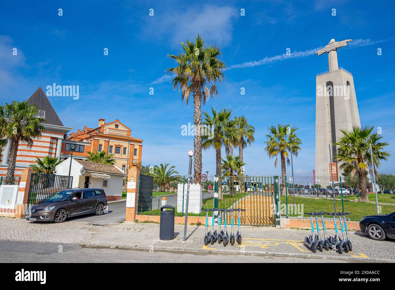 gateway for pedestrian and road access to the atrium, at the foot of ...