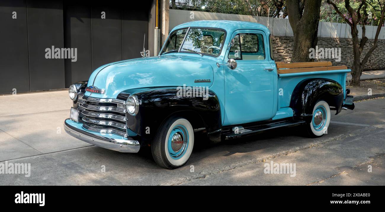 Vintage Chevrolet Pick-up truck Stock Photo - Alamy