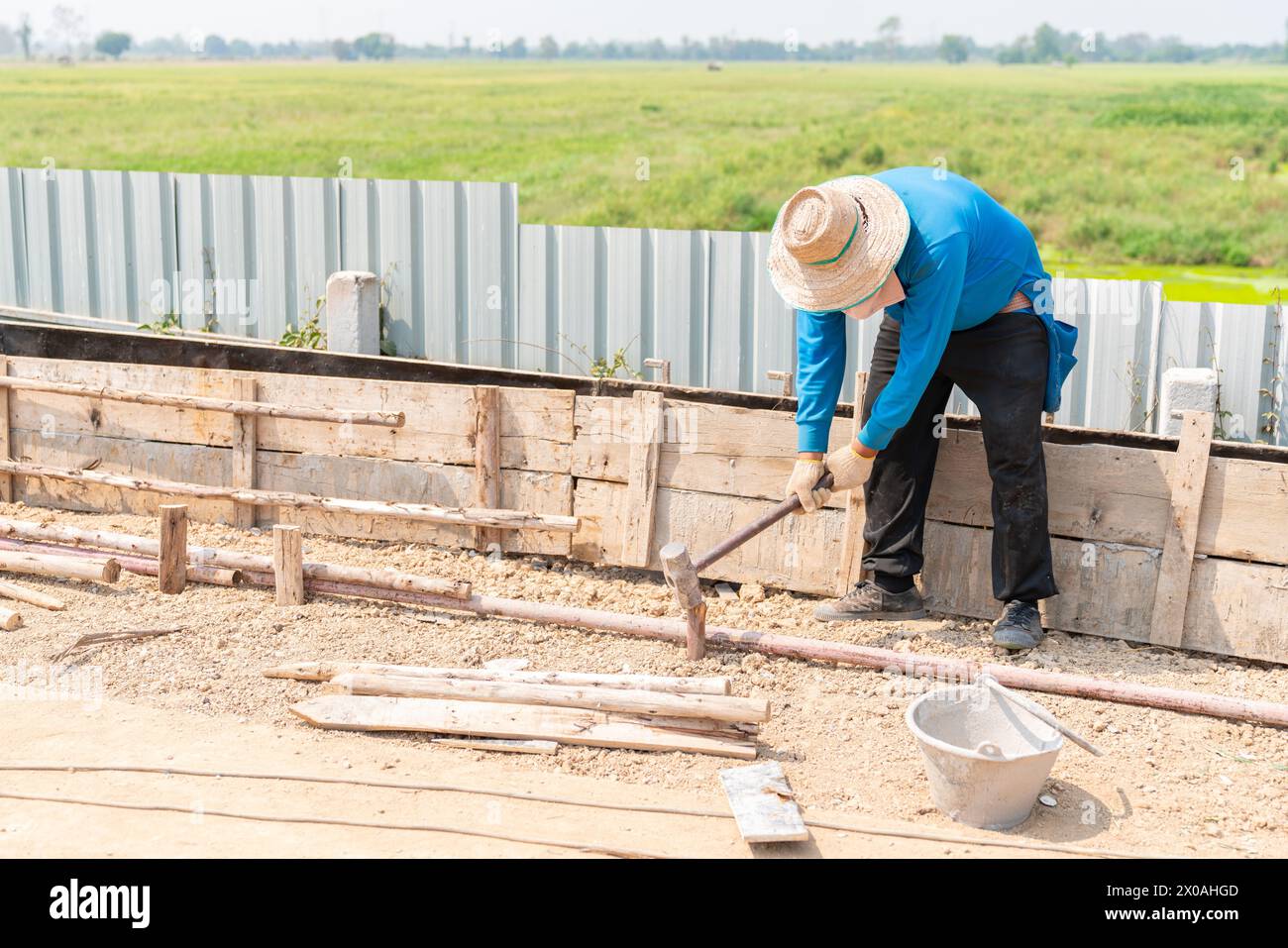The construction of a retaining fence or counterfort, formwork ...