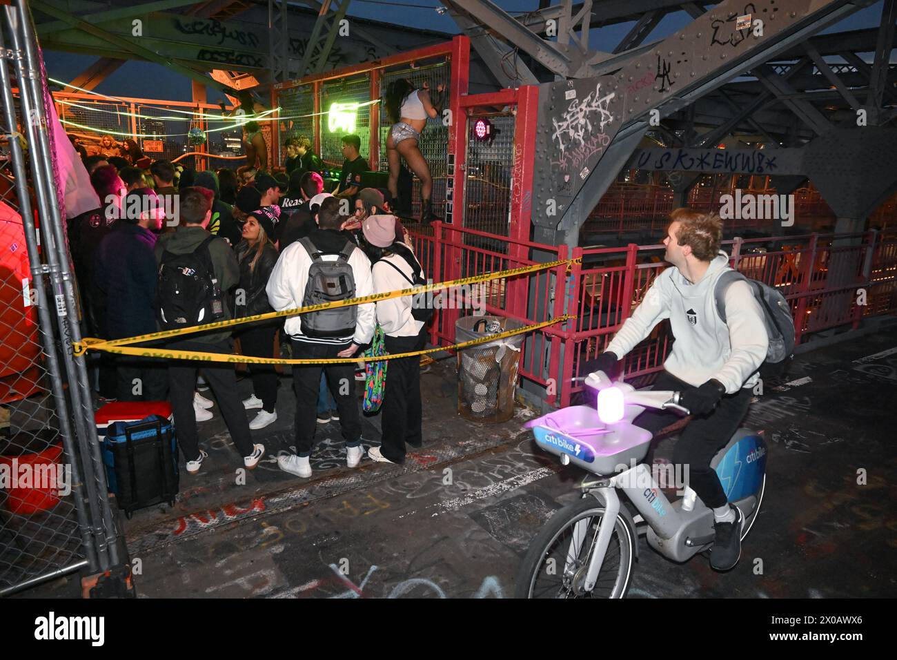 Rave party and bridge hi-res stock photography and images - Alamy