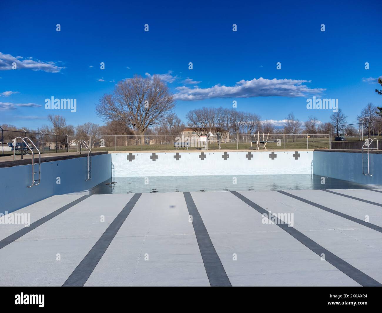 inside an empty and drained winterized swimming pool Stock Photo - Alamy