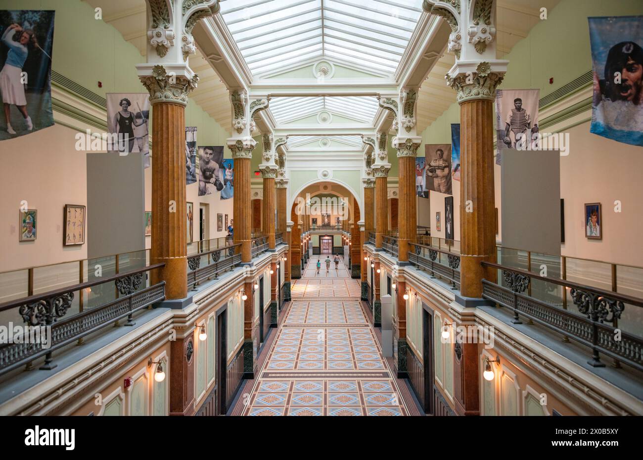 Smithsonian courtyard hi-res stock photography and images - Alamy