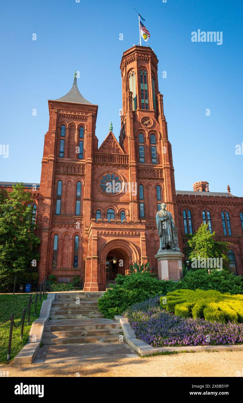 Iconic cultural institution hi-res stock photography and images - Alamy