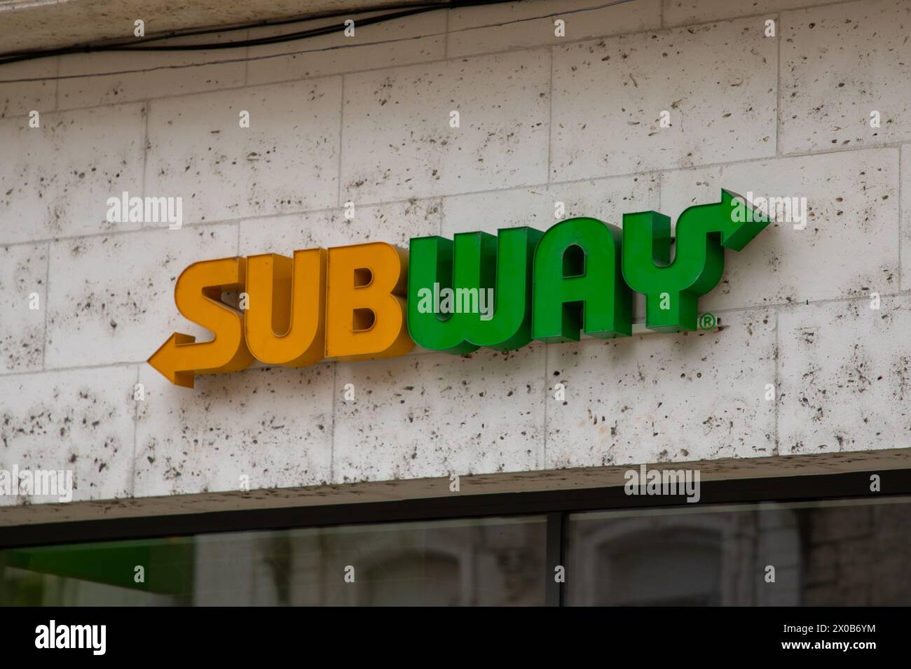 Bordeaux , France - 04 10 2024 : Subway logo sign and brand text facade ...