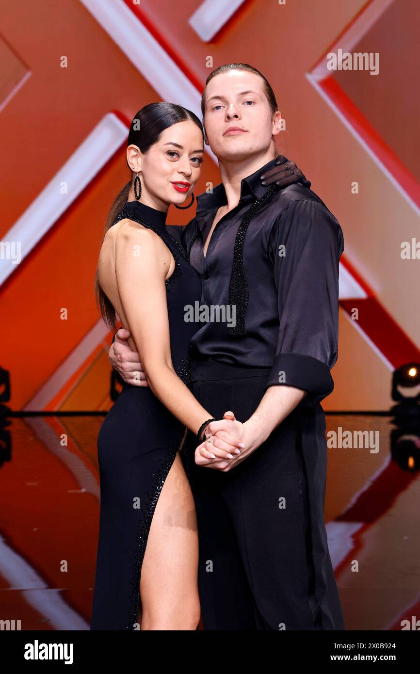 Sänger Gabriel Kelly und Tänzerin Malika Dzumaev in der fünften Live ...