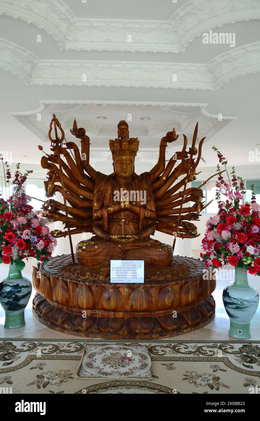 Guishan Guanyin of Thousand Hands or Guan Yin bodhisattva goddess ...