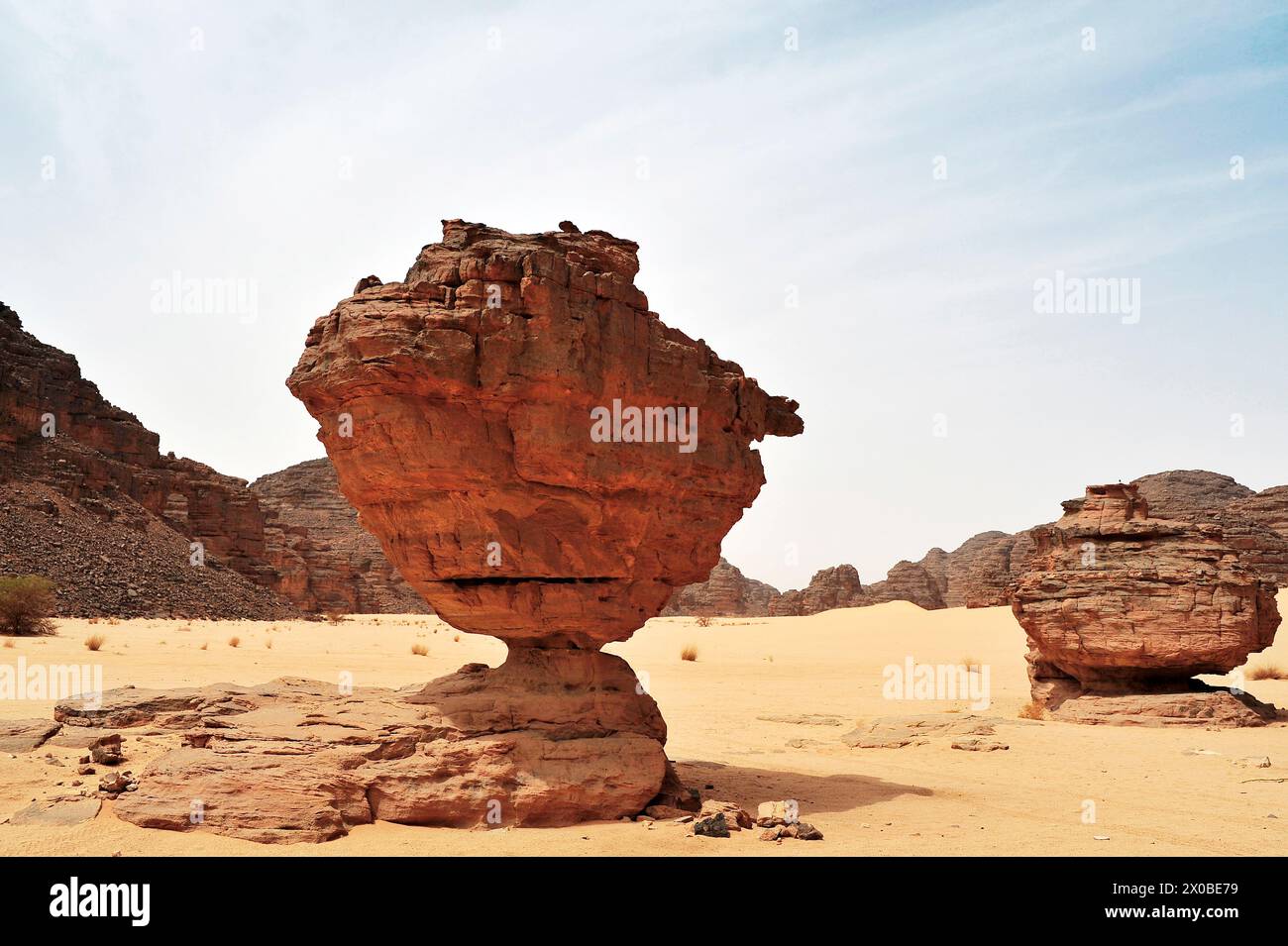 Sahara desert mushroom rock hi-res stock photography and images - Alamy