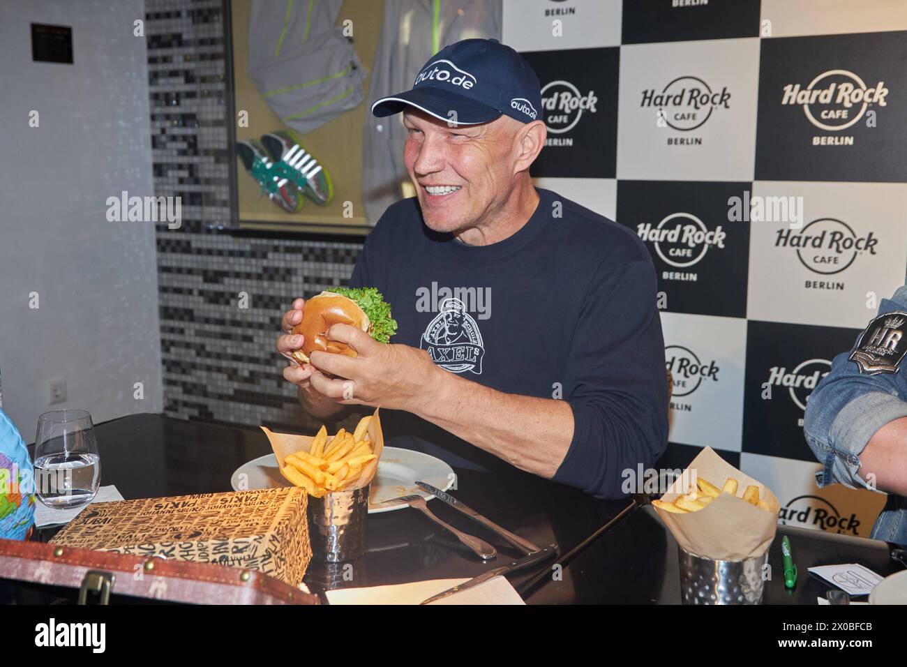 Axel Schulz - Hard Rock World Burger Tour 2024 im Hard Rock Cafe Berlin ...