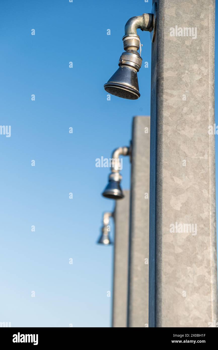 Showers on the beach hi-res stock photography and images - Alamy