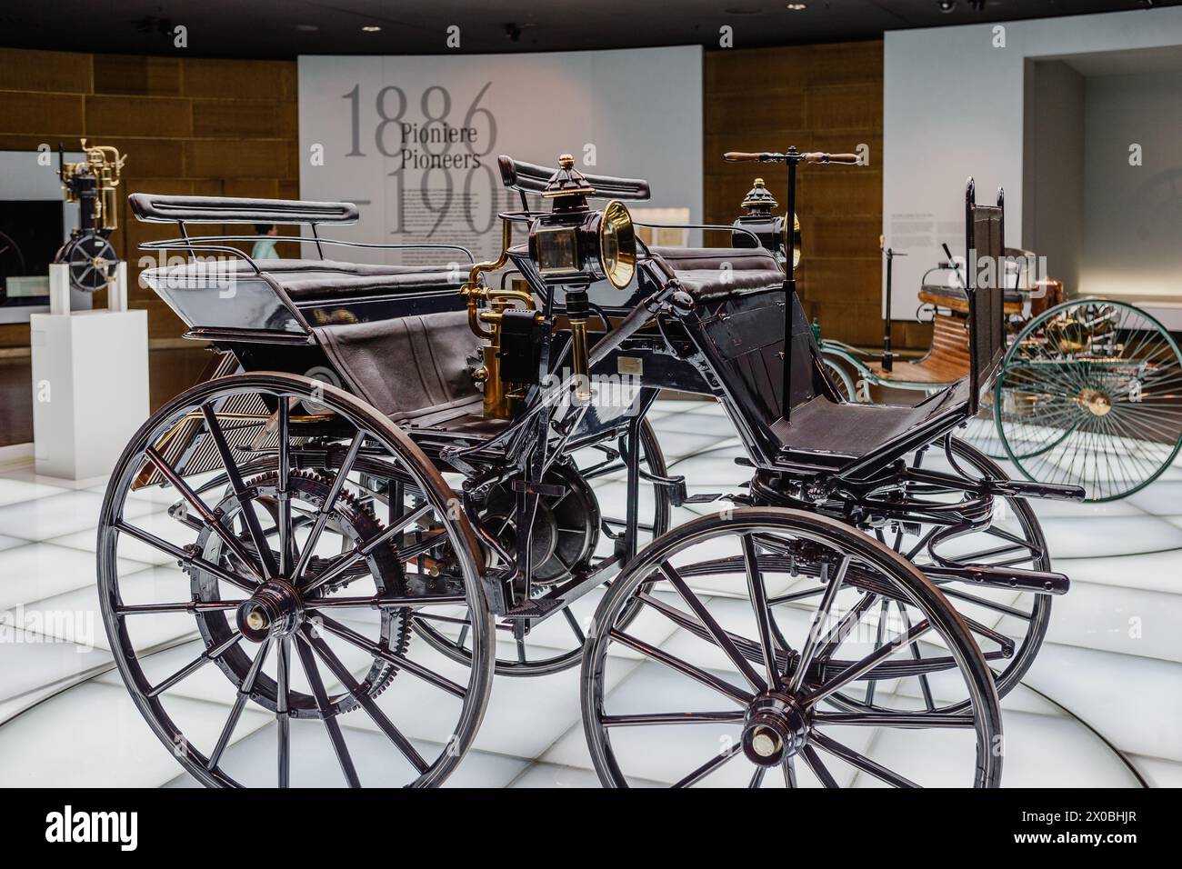 Mecedes benz museum hi-res stock photography and images - Alamy