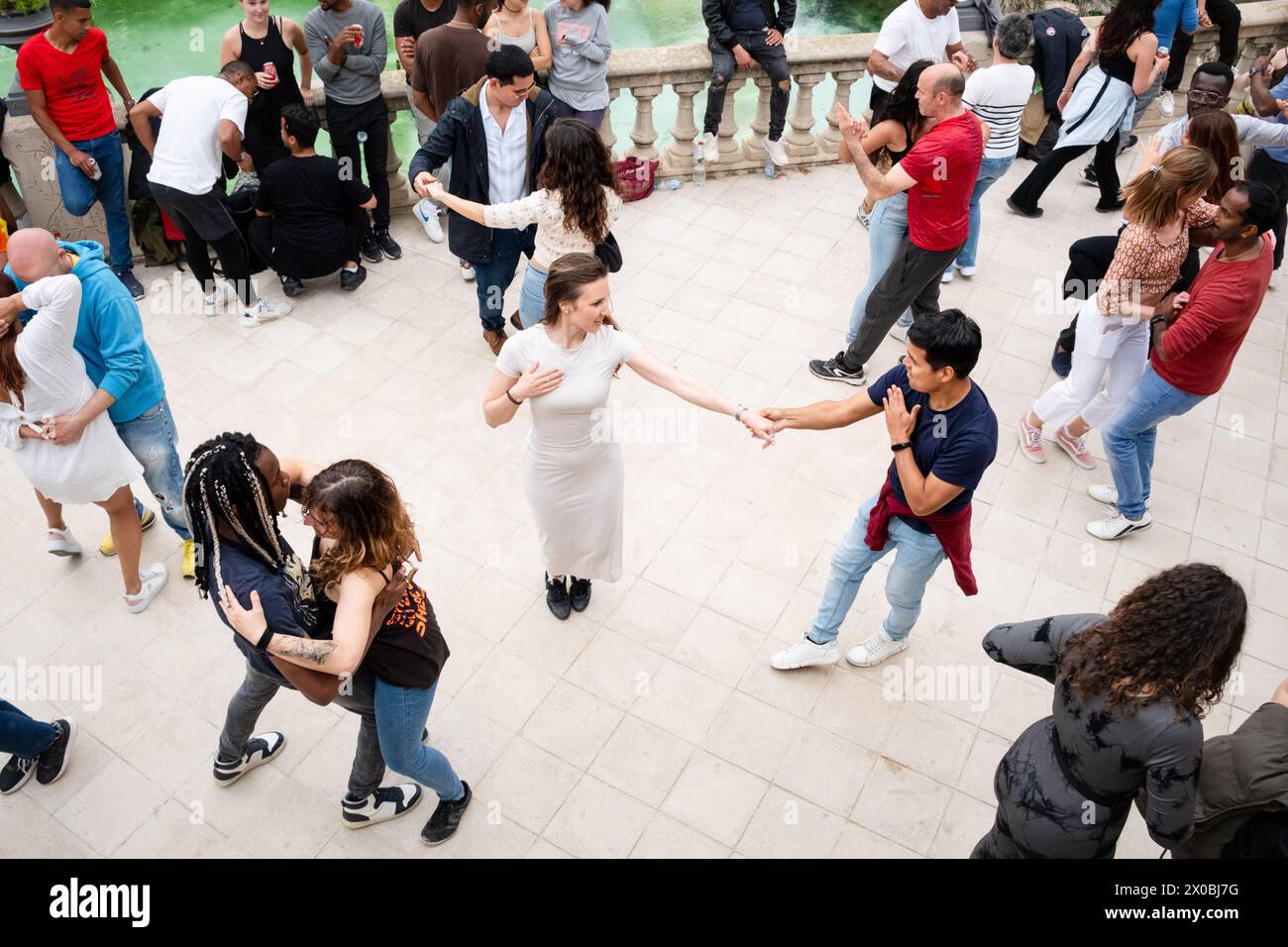 SALSA, CITY PARK, BARCELONA: Couples dance around the terraces of the ...