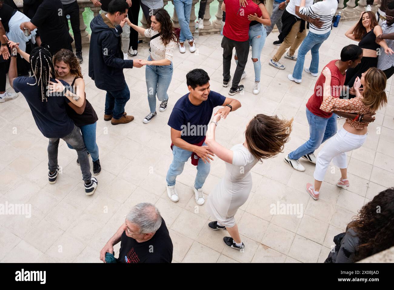 SALSA, CITY PARK, BARCELONA: Couples dance around the terraces of the ...