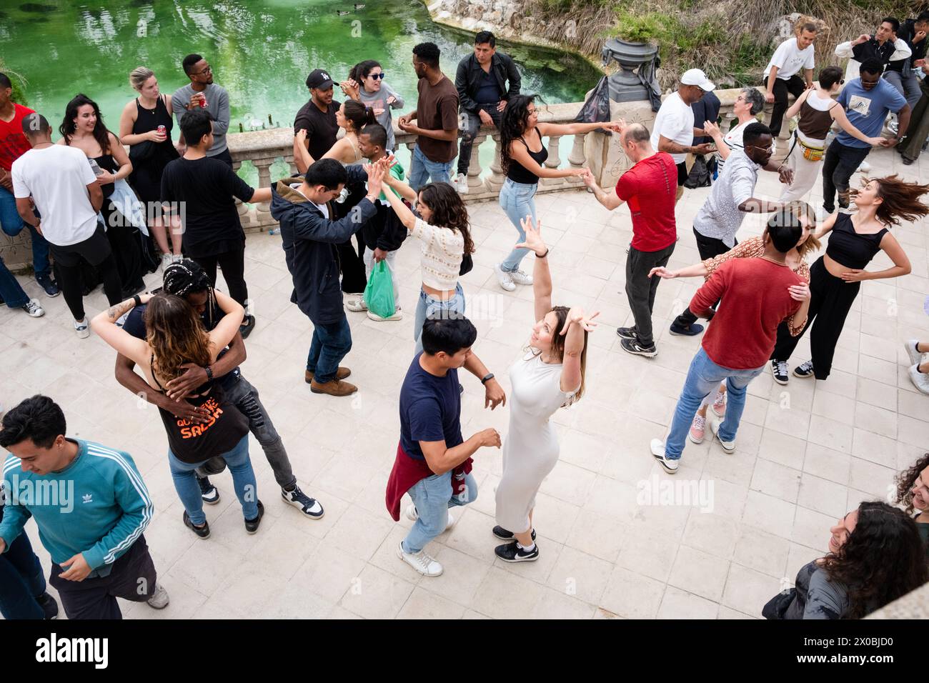 SALSA, CITY PARK, BARCELONA: Couples dance around the terraces of the ...
