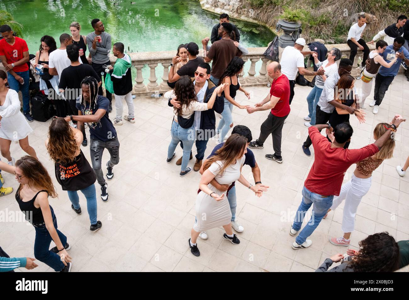 SALSA, CITY PARK, BARCELONA: Couples dance around the terraces of the ...