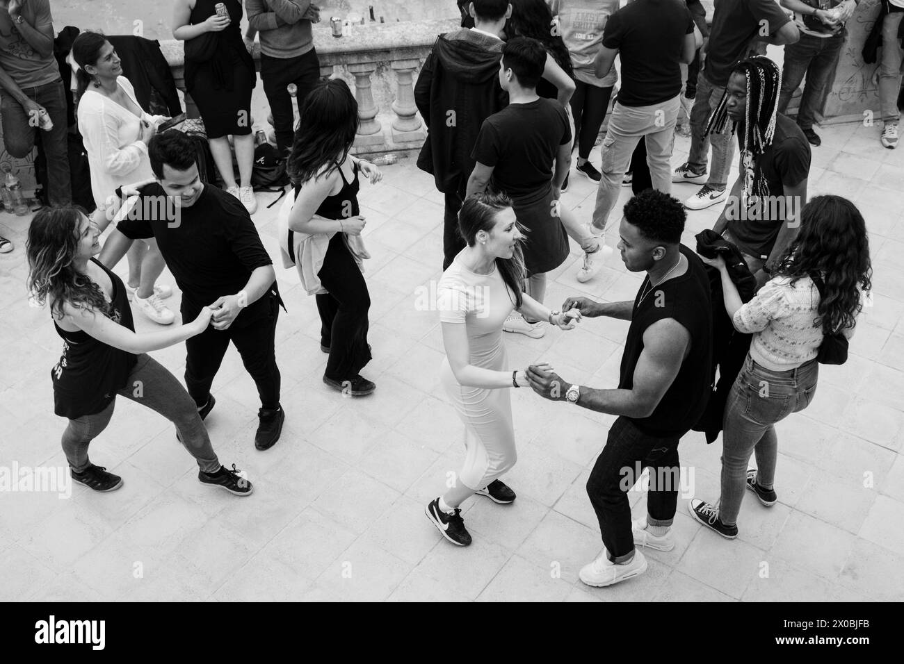 SALSA, CITY PARK, BARCELONA: Couples dance around the terraces of the ...