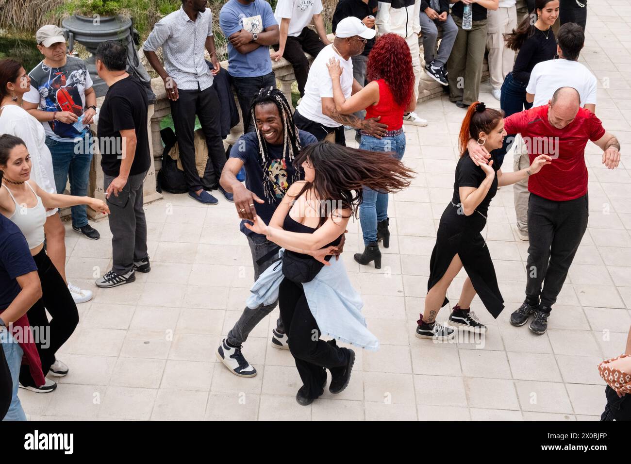 SALSA, CITY PARK, BARCELONA: Couples dance around the terraces of the ...
