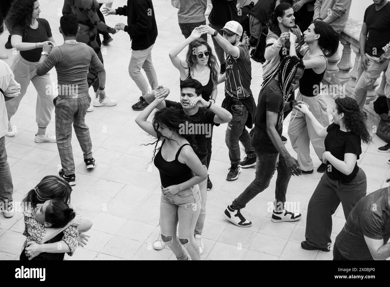 SALSA, CITY PARK, BARCELONA: Couples dance around the terraces of the ...