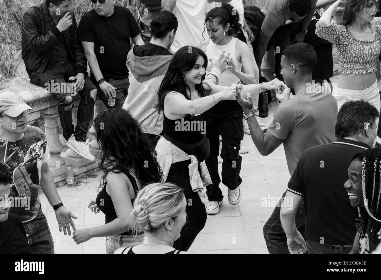 SALSA, CITY PARK, BARCELONA: Couples dance around the terraces of the ...