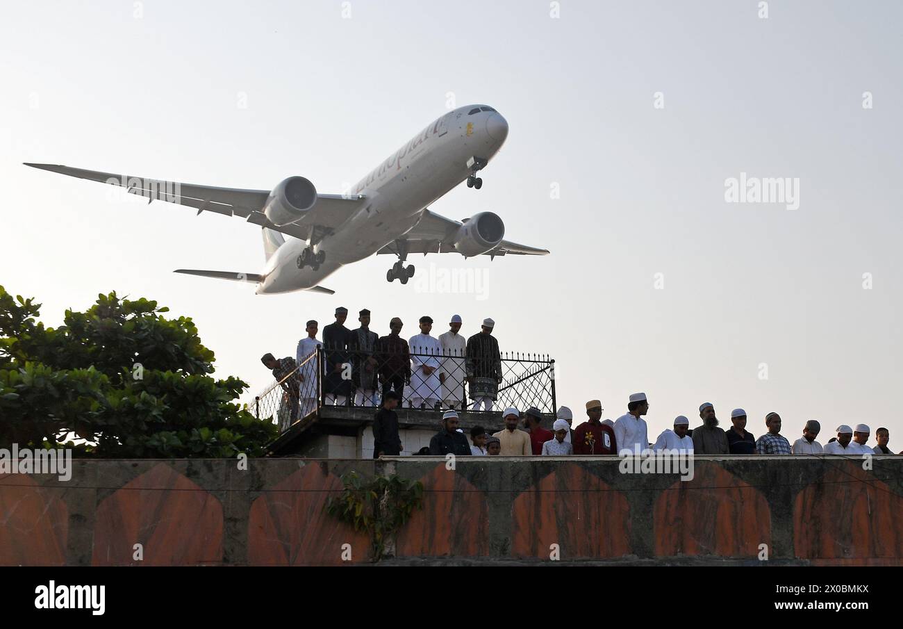 Mumbai, India. 11th Apr, 2024. Muslim men pray on the roof of a mosque ...