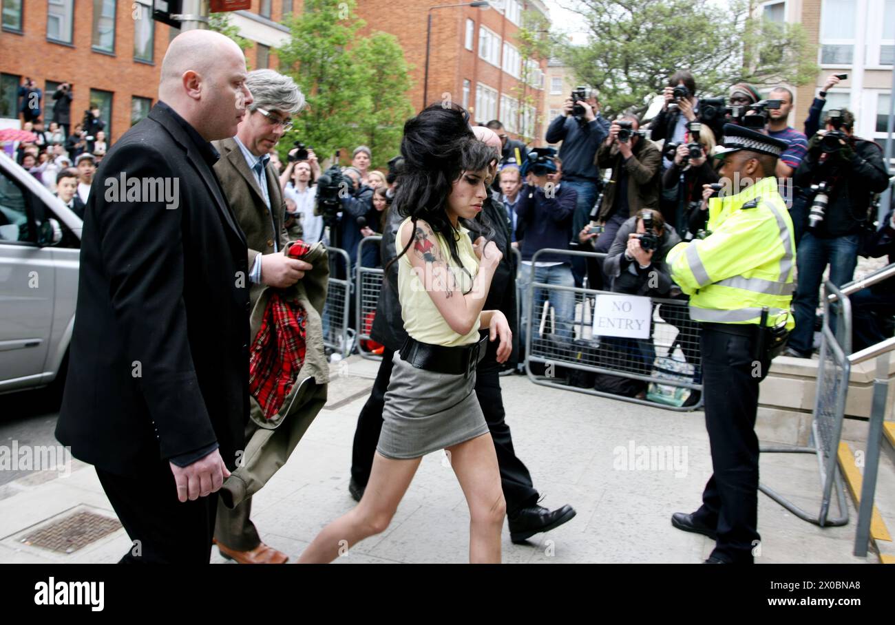 Pic shows: Amy Winehouse arrives as Holborn police station 25.4.08 pic ...