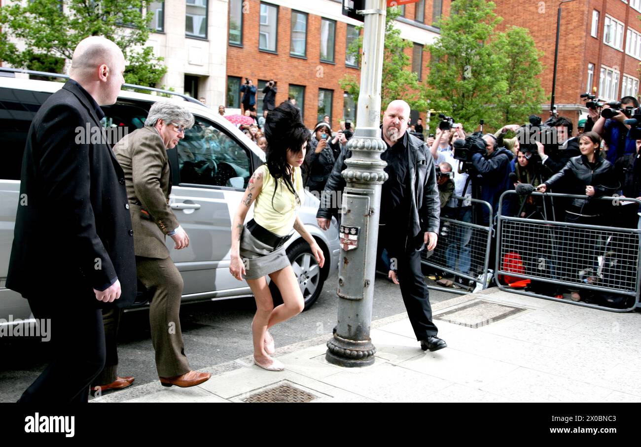 Pic shows: Amy Winehouse arrives as Holborn police station 25.4.08 pic ...